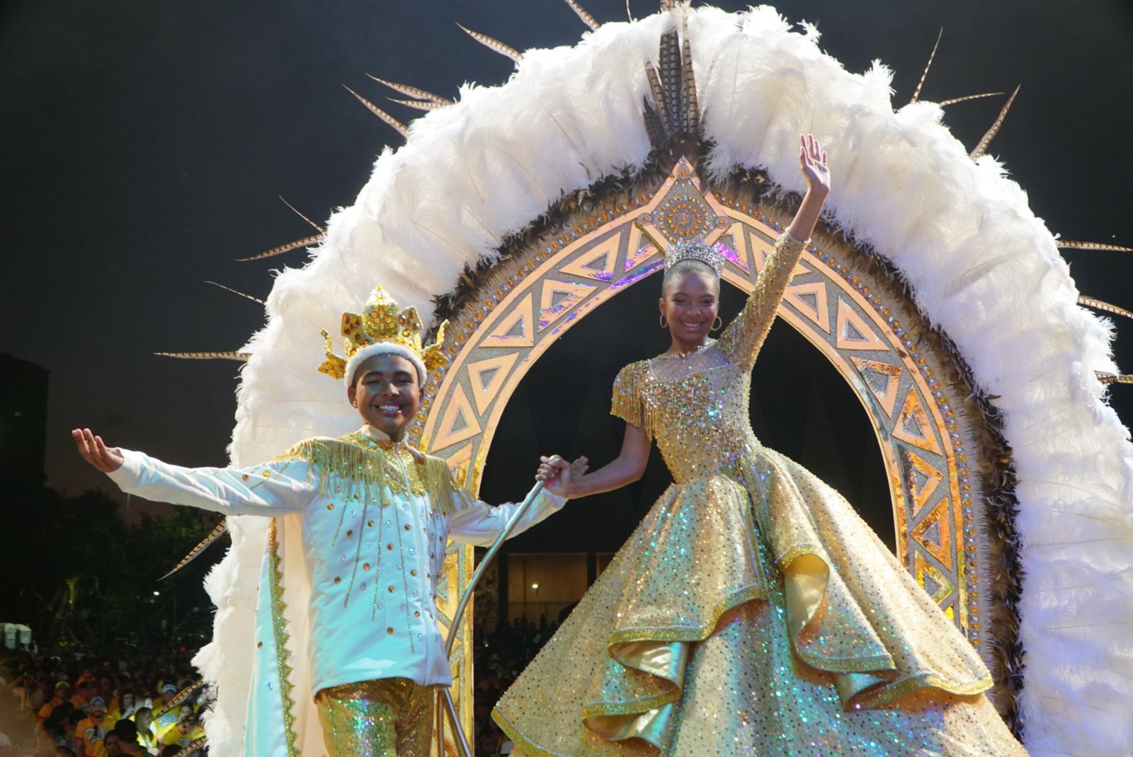 Exitosa la coronación de los Reyes del Carnaval de los niños ...